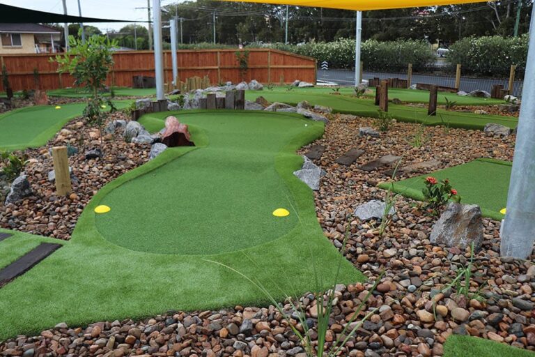 Mini Golf Info 2 - Everything you need to know about synthetic golf greens